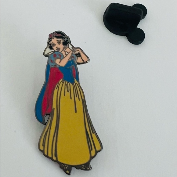 Disney | Accessories | Disney Snow White Trading Pin | Poshmark